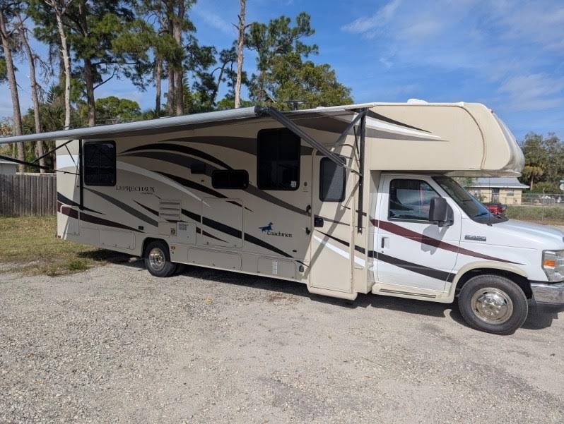 2018 Coachmen Leprechaun 319MB Class C RV 1FDXE4FS0HDC37913 - Vehicle ...