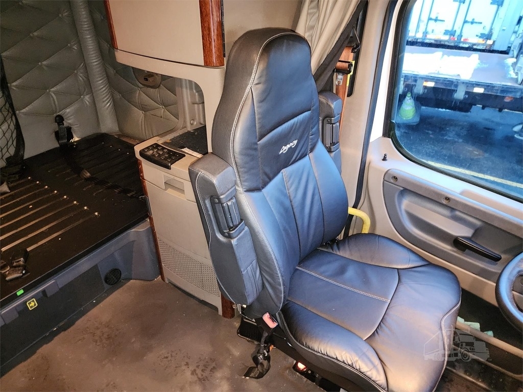 2016 Freightliner Cascadia 125 Detroit DD12 3AKJGLD51GSHS0343 - Vehicle ...