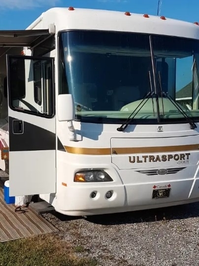 2005 Damon Motor Coach Ultrasport 3679LE 7.2L 4UZAAHDC35CU82307 ...