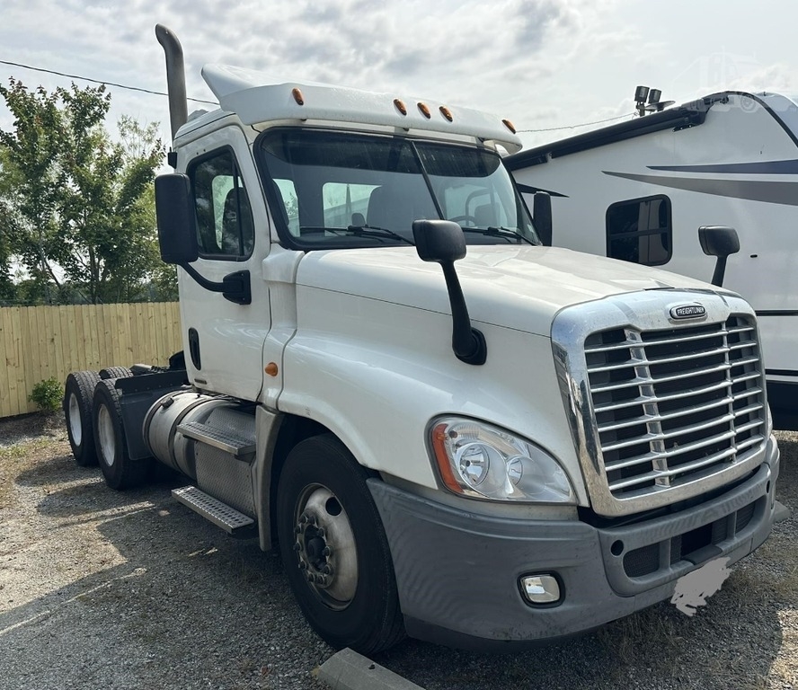 2011 Freightliner Cascadia 113 Detroit DD13 - Vehicle Selling Solutions ...
