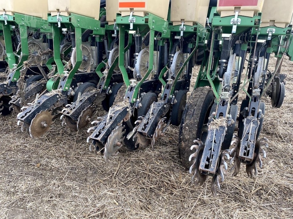 Great Plains YP625A-12TR Planter - Vehicle Selling Solutions FSBO ...