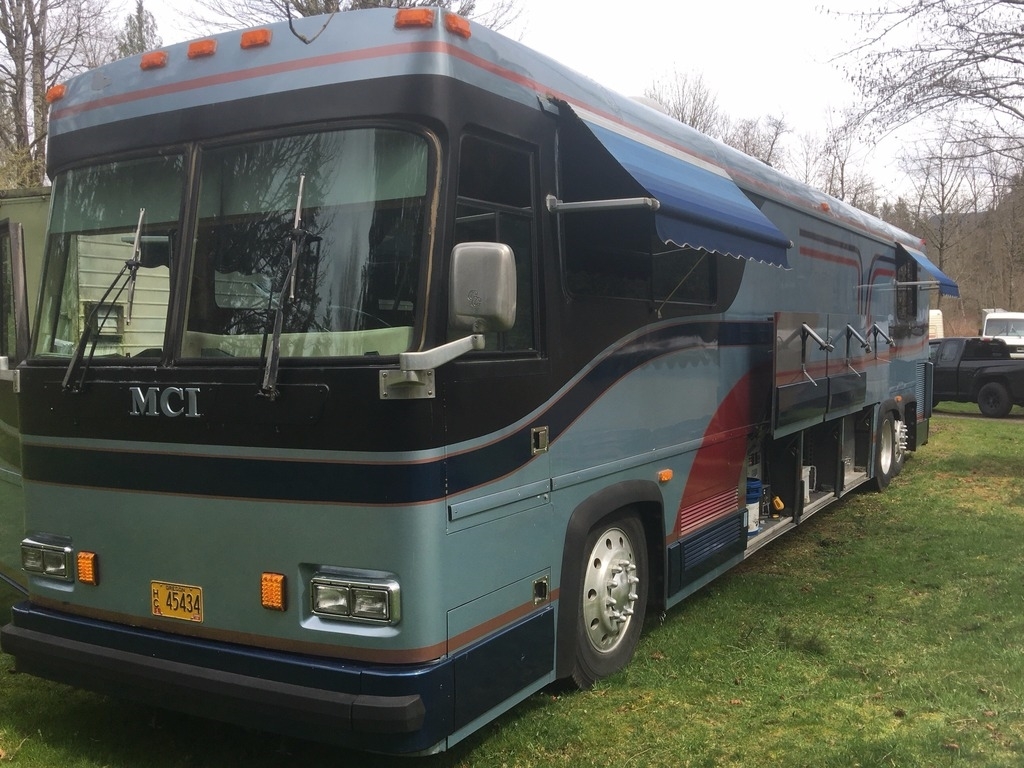1973 MCI-8 Luxury Edition Bus Conversion S10330 - Vehicle Selling ...