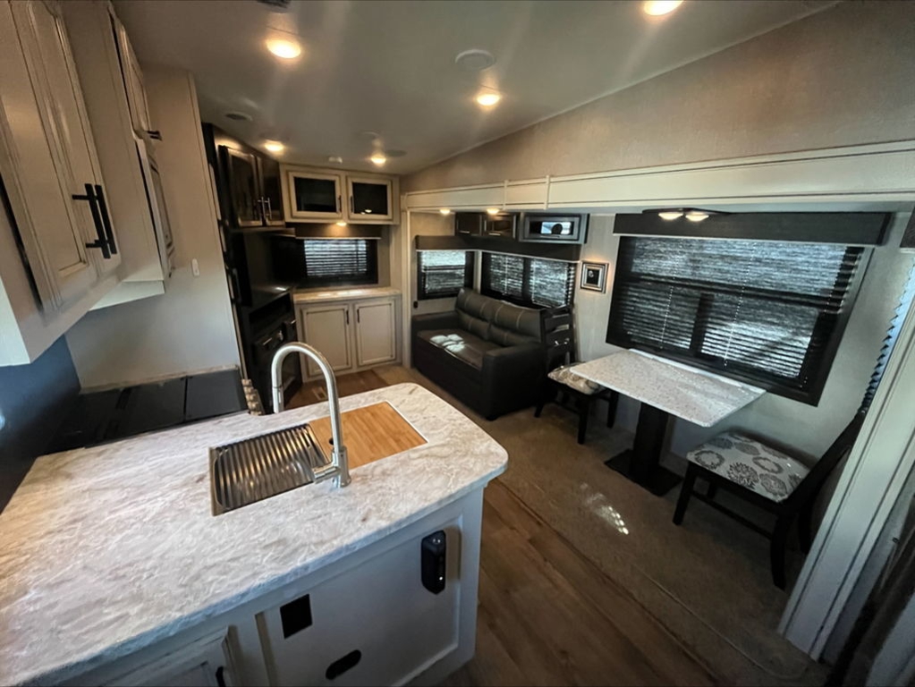 2020 Eagle HT 25.5REOK by Jayco | LeisureTimeSalesMoncton2 - RVC Navigator