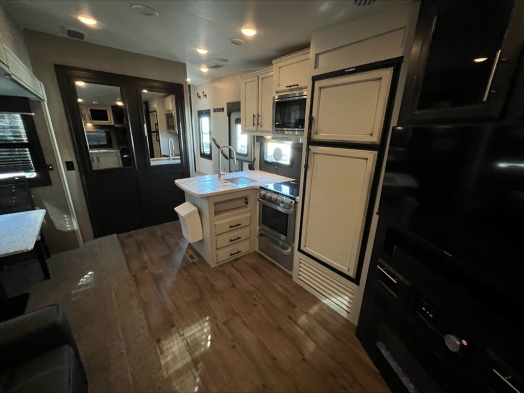 2020 Eagle HT 25.5REOK by Jayco | LeisureTimeSalesMoncton2 - RVC Navigator