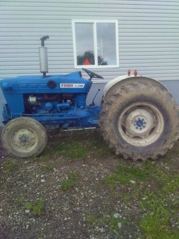 Ford 3000 Gas Tractor - Pro Market Connections - Omaha, Nebraska 68152
