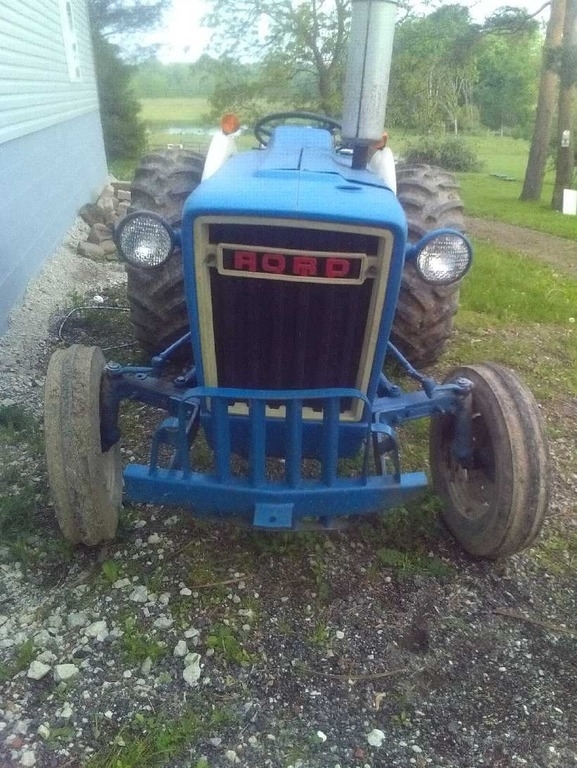 Ford 3000 Gas Tractor - Pro Market Connections - Omaha, Nebraska 68152