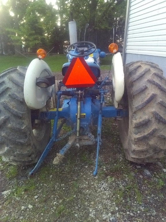 Ford 3000 Gas Tractor - Pro Market Connections - Omaha, Nebraska 68152